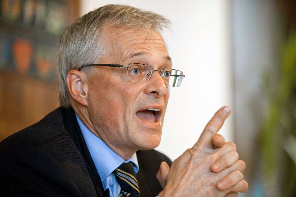 Swiss pension funds oppose ‘Minder’ executive pay proposal ahead of ...